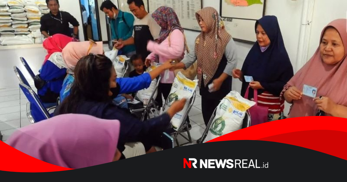 Penyaluran Bansos Beras Dimulai, Bulog Sasar 18,27 Juta Warga - Newsreal